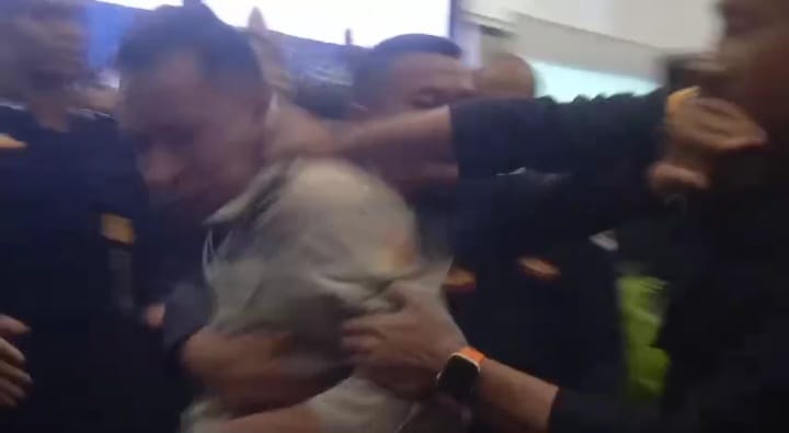 Komisioner Bawaslu Malut Diduga Dapat Bogem Mentah Dari Oknum Security ... Komisioner Bawaslu Malut Diduga Dapat Bogem Mentah Dari Oknum Security ...